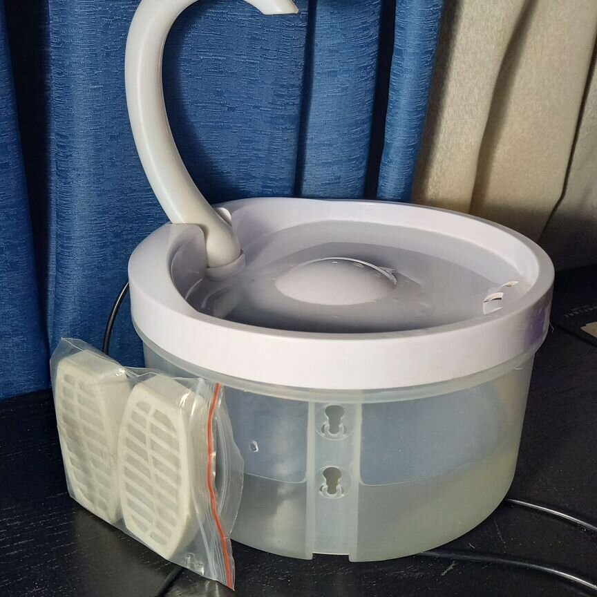 Автоматическая поилка для кошек и собак