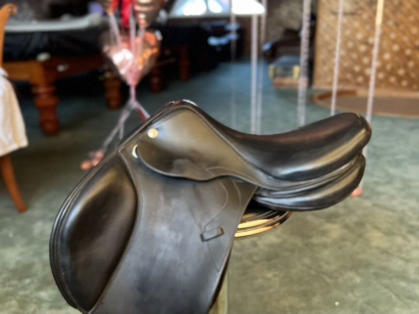 Конкурное седло