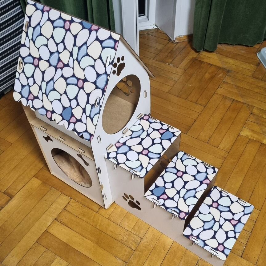 Домик для кошки б/у большой