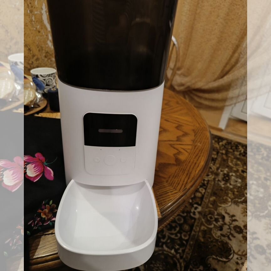 Автоматическая кормушка для кошек и собак