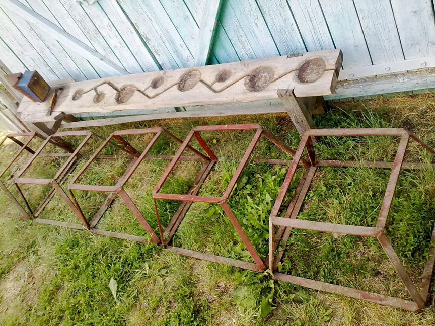 Поилка для пчел, подставки, стамеска