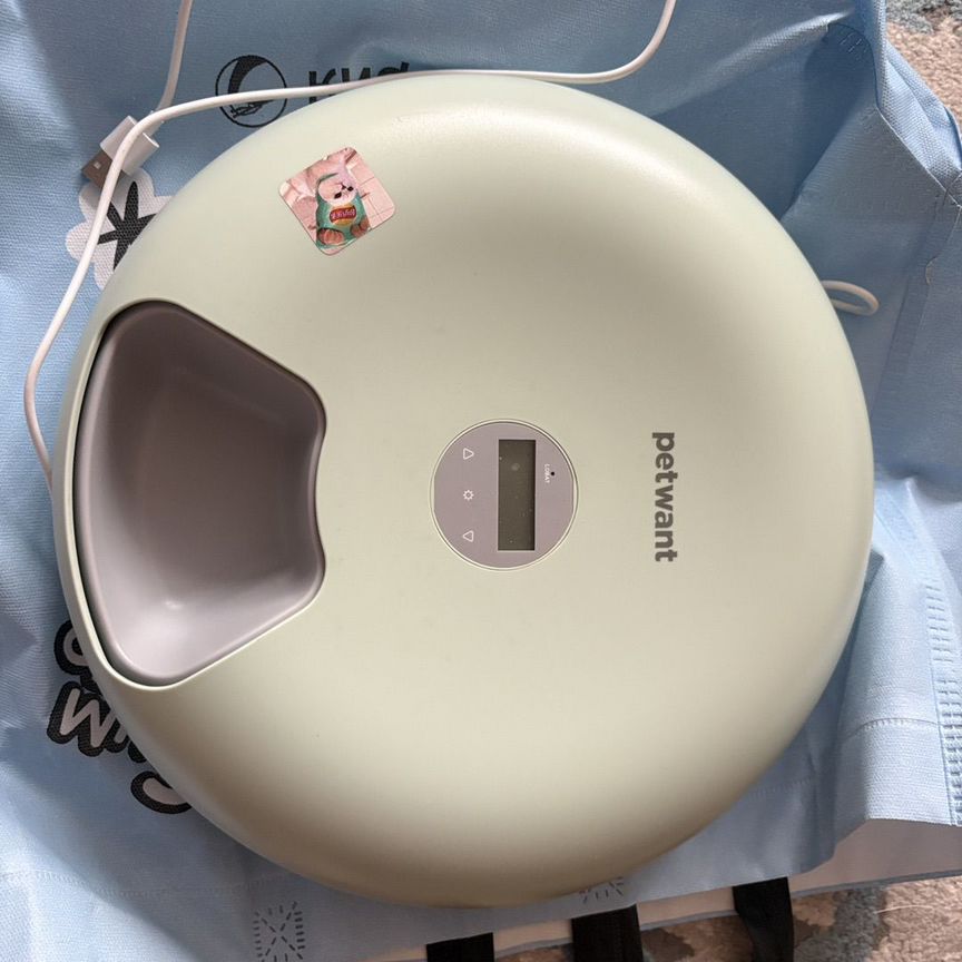 Автокормушка для кошек petwant