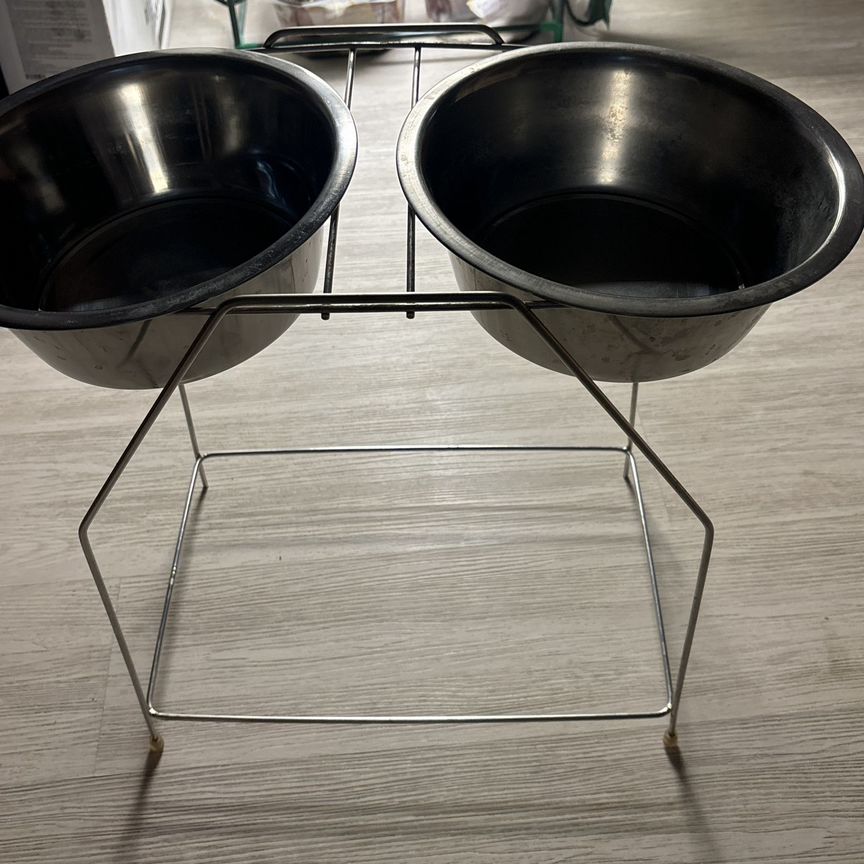 Миски на подставке для собак