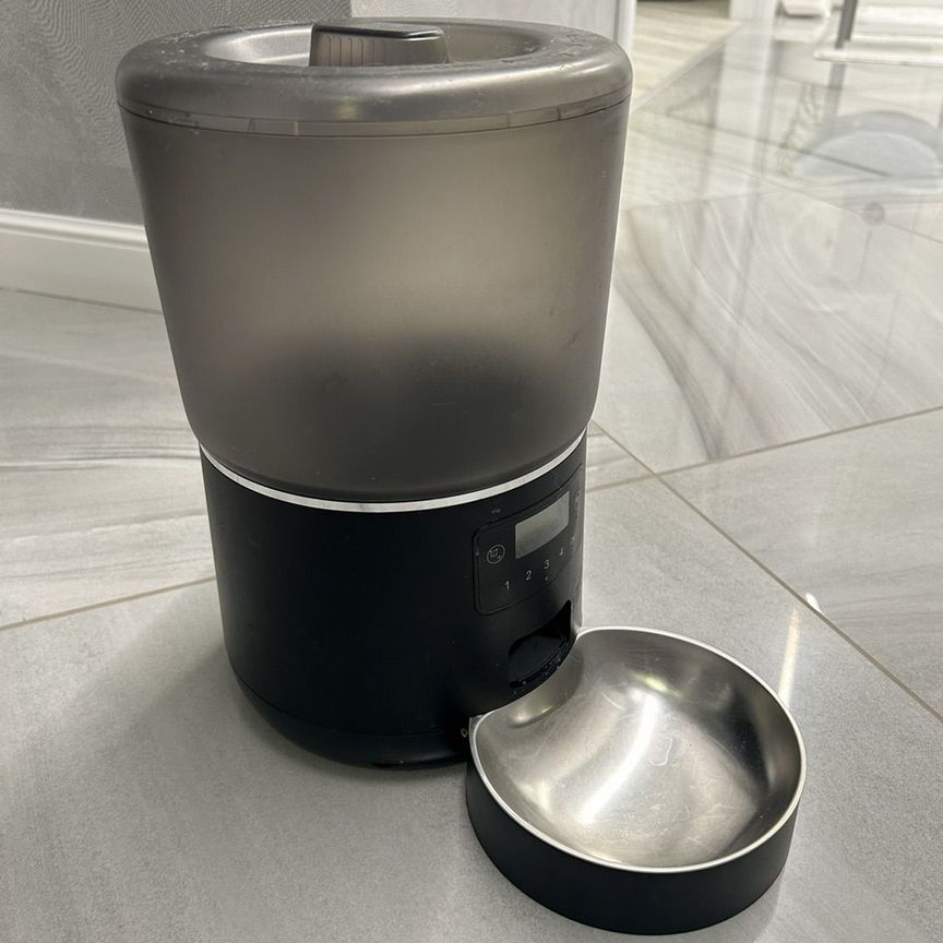 Кормушка для сухого корма