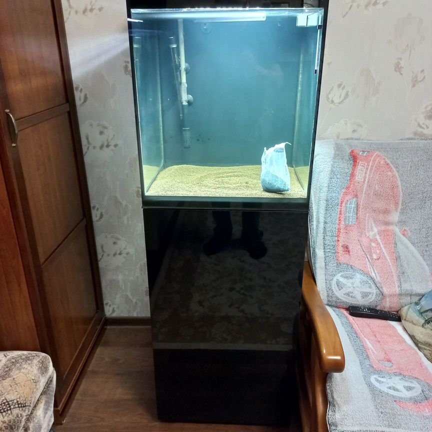 Аквариум Aquael Glossy Cube 50 куб 135л c тумбой