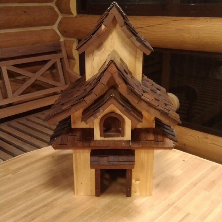 Кормушка для белок и птиц