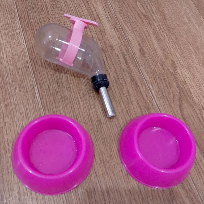 Поилка для воды и миски (2 штуки) для корма