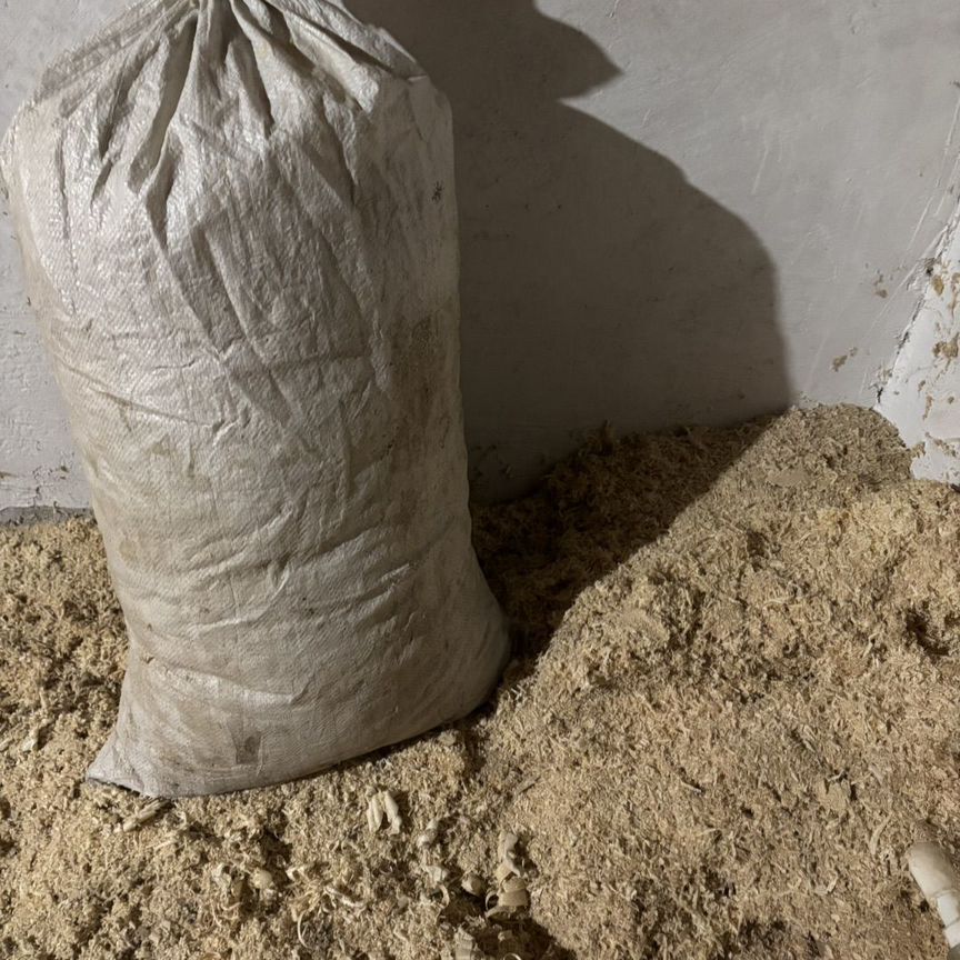 Опилки в мешках