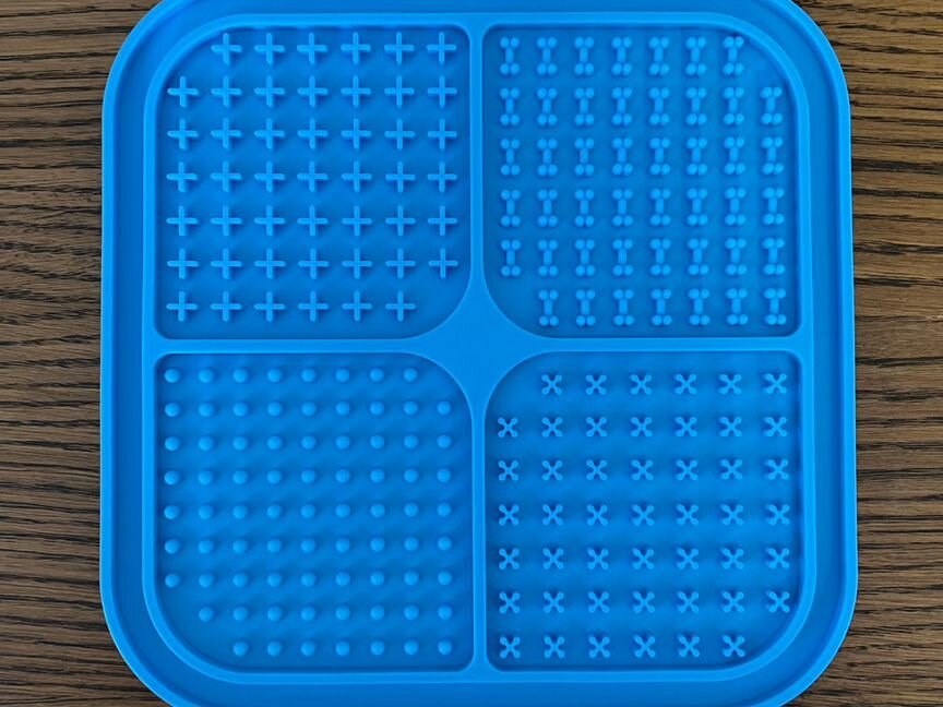 Лизательный коврик для собак