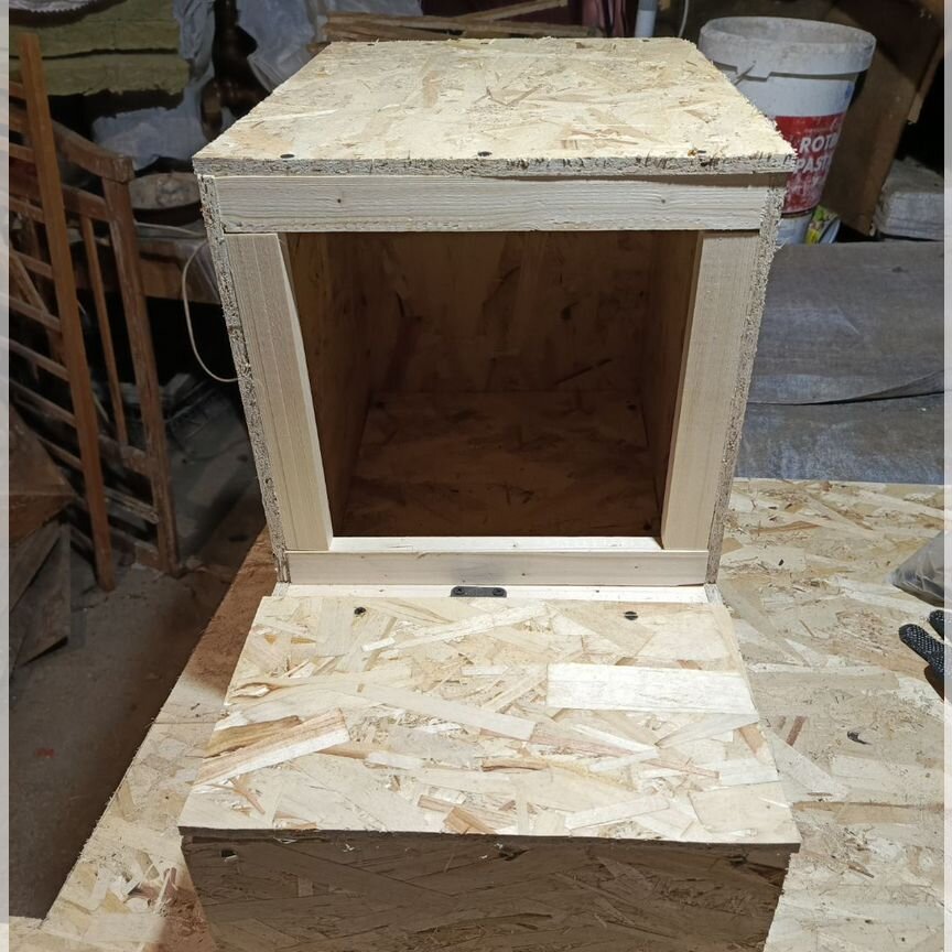 Гнездо для кур с яйцесборником