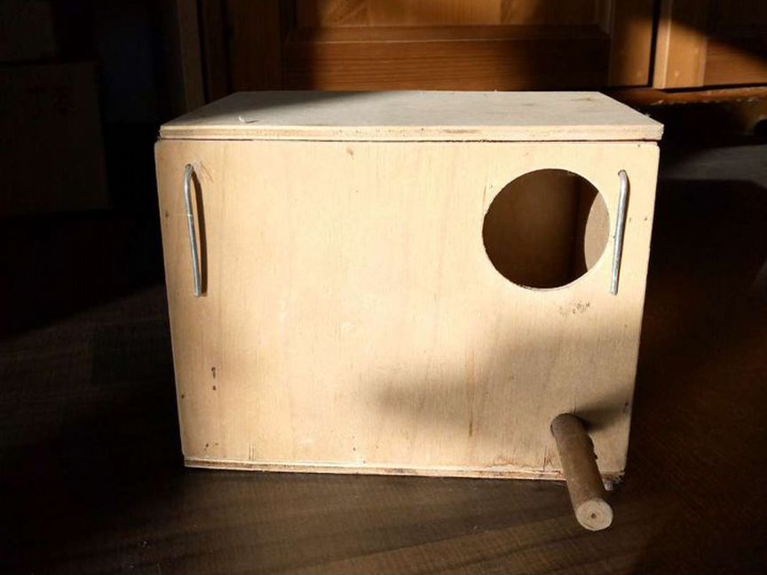 Гнездовой домик для попугаев