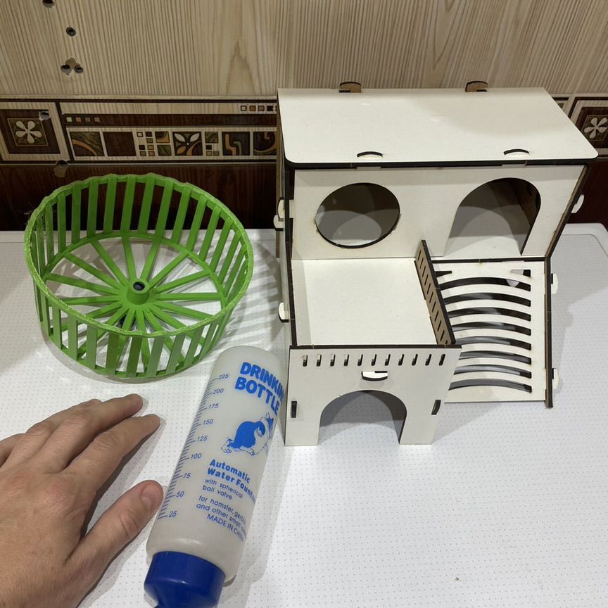 Домик, поилка и колесо для хомяка