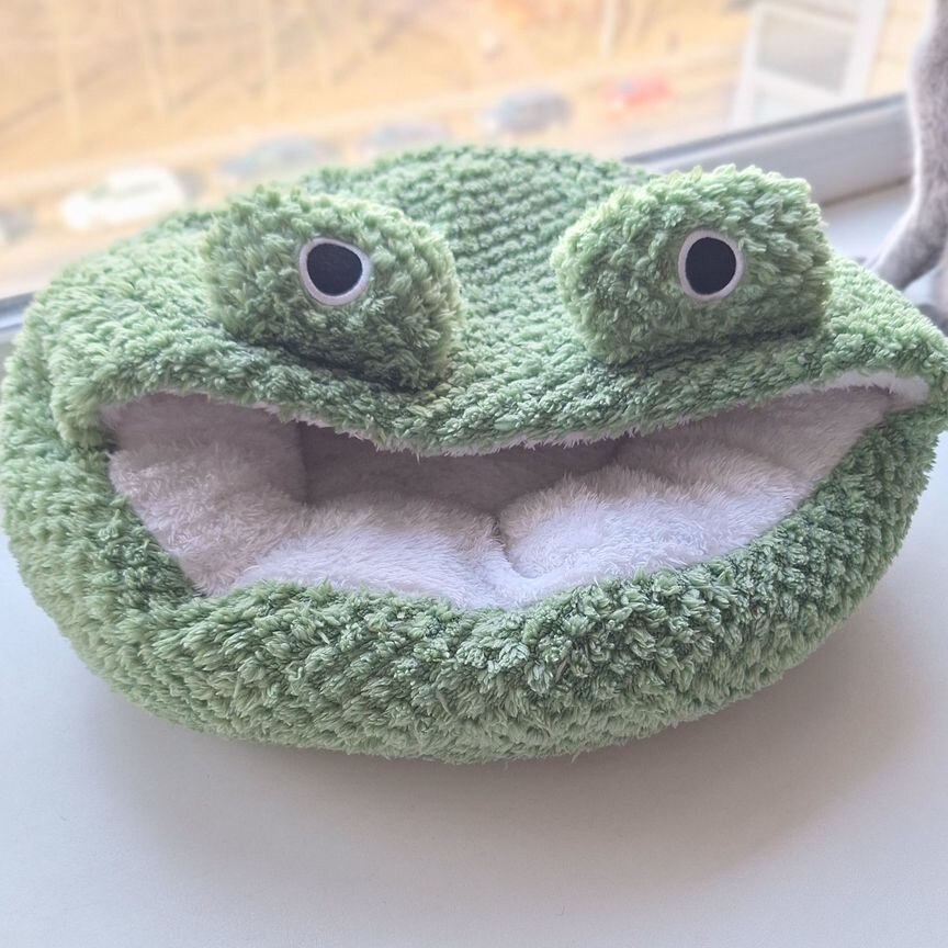 Лежанка для кошек как новая