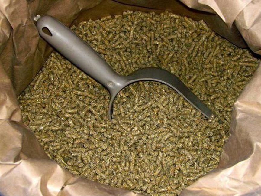 Травяная мука в гранулах люцерна и разнотравье