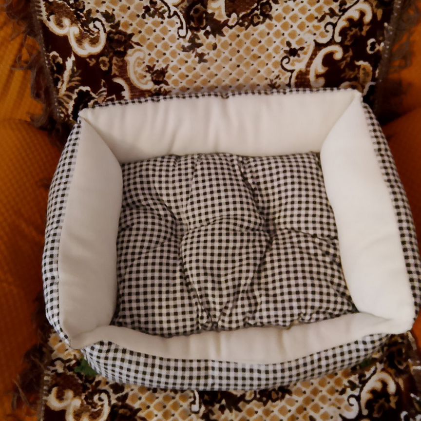 Лежанка для кошек