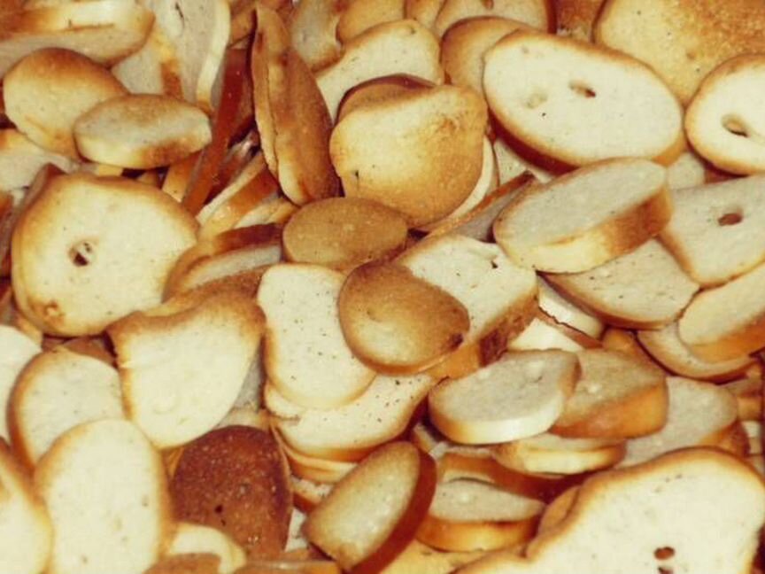 Гренки,сухарики, на корм животным