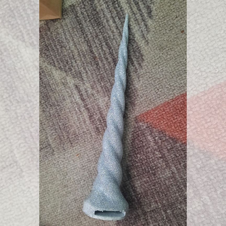 Рог единорога для лошади