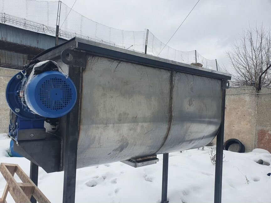 Смеситель кормов горизонтальный