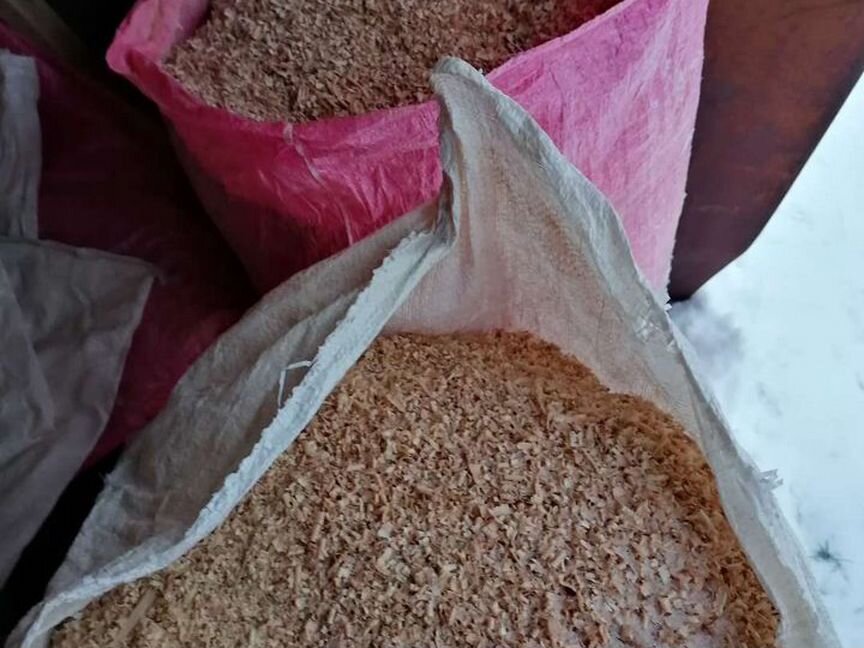 Опилки в мешках