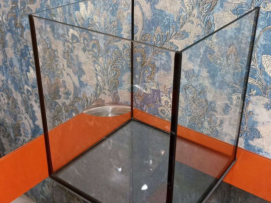 Для аквариума лампы, компрессоры, аквариум