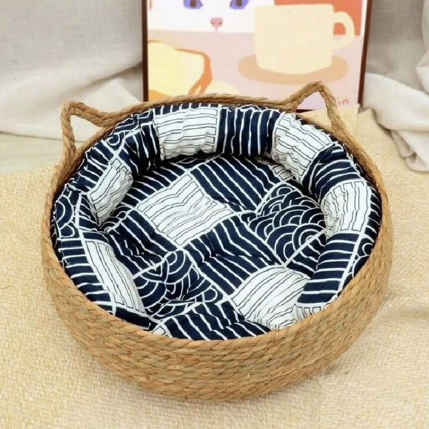 Плетеная лежанка для животных