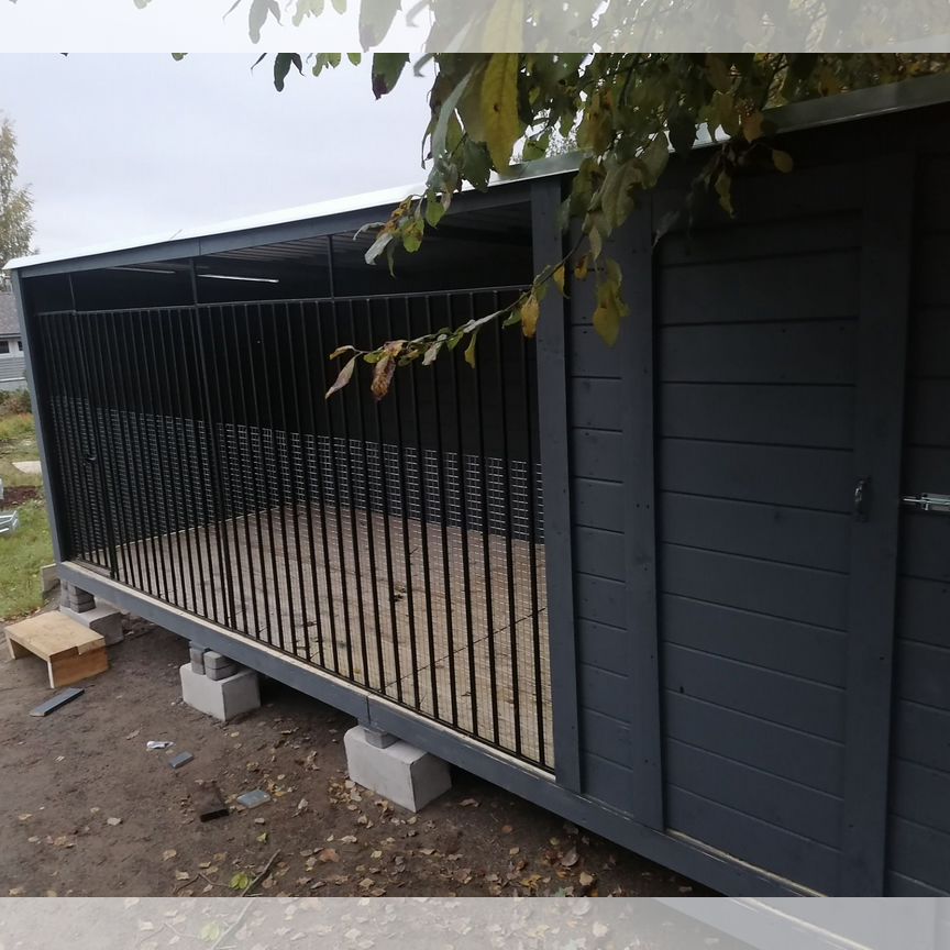 Вольер 6х2м с хозблоком будкой