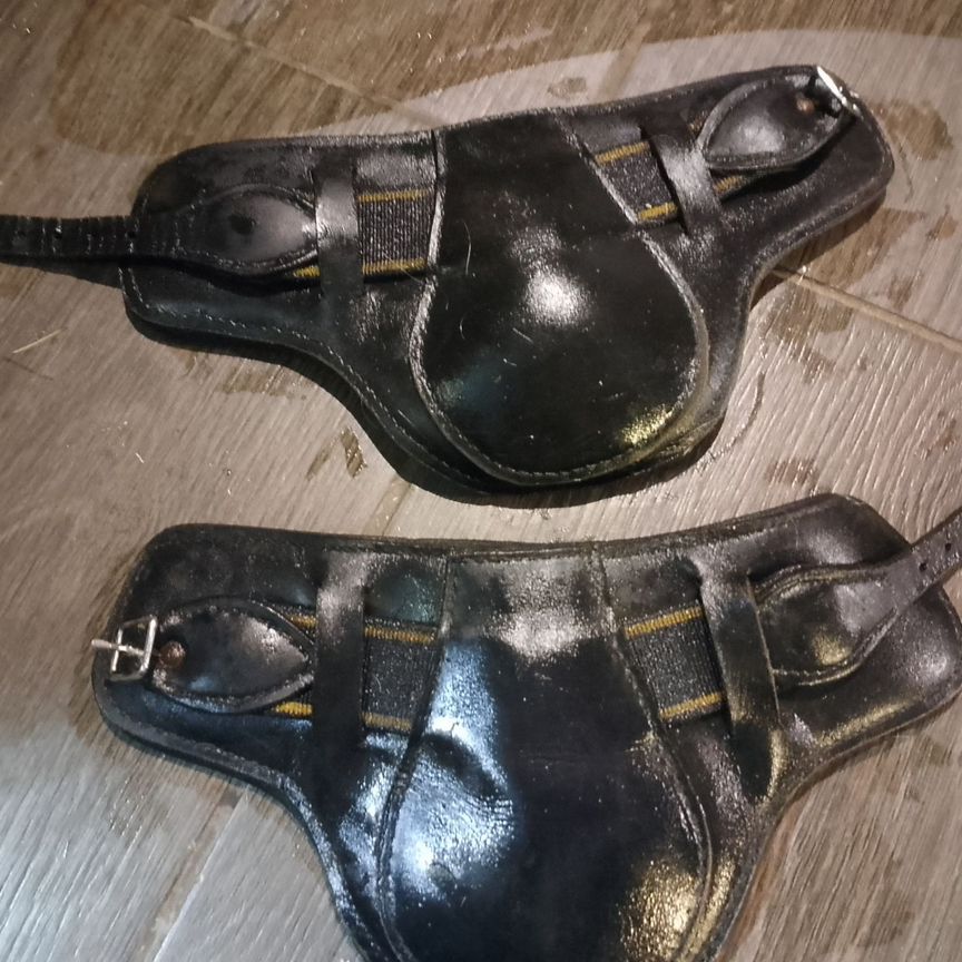 Кожаная ногавки