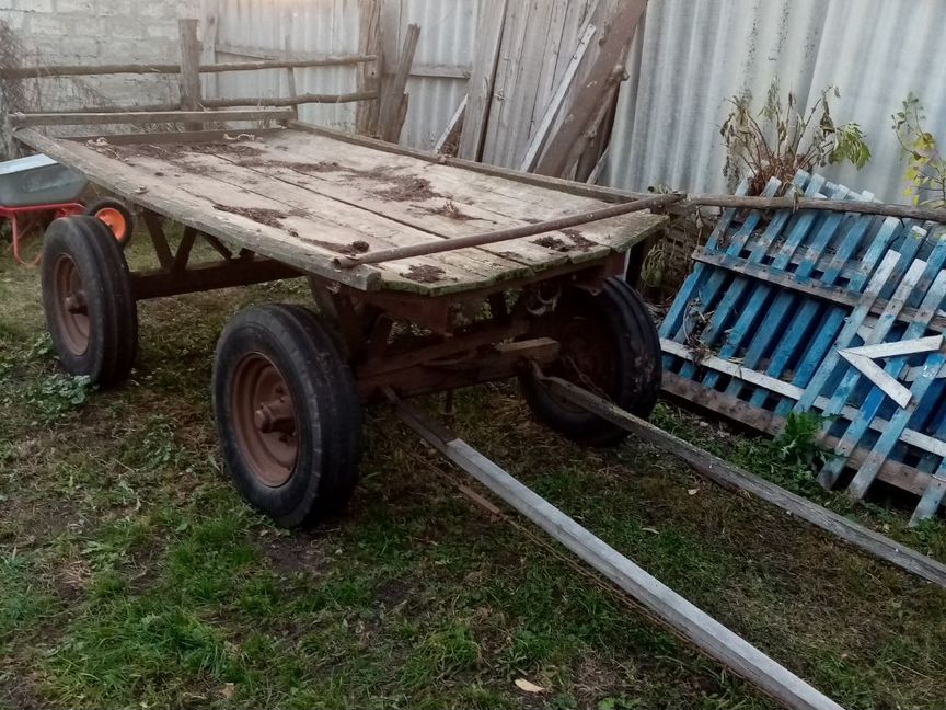 Лошадиная упряжь и телега