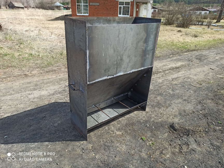 Бункерная кормушка для свиней