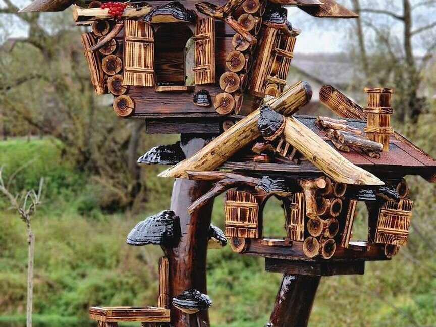 Кормушка для птиц и белок