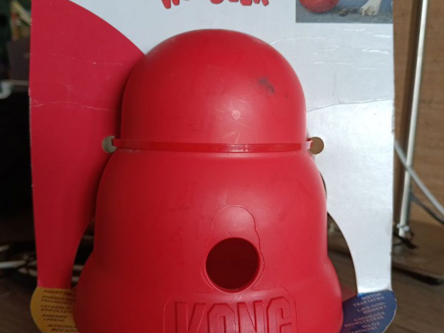 Игрушка для собак крупных пород kong wobler