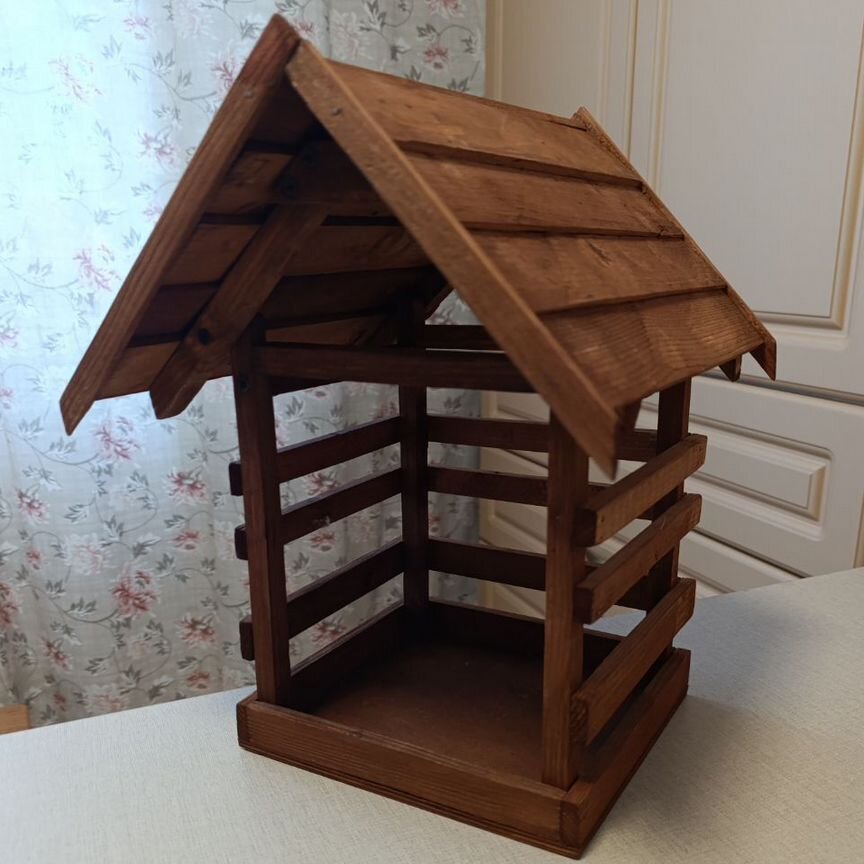 Кормушка/домик для сада