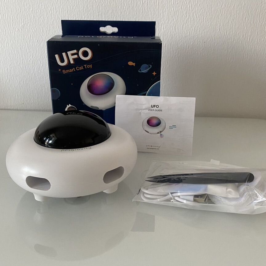 Игрушка для кошек нло с перьями