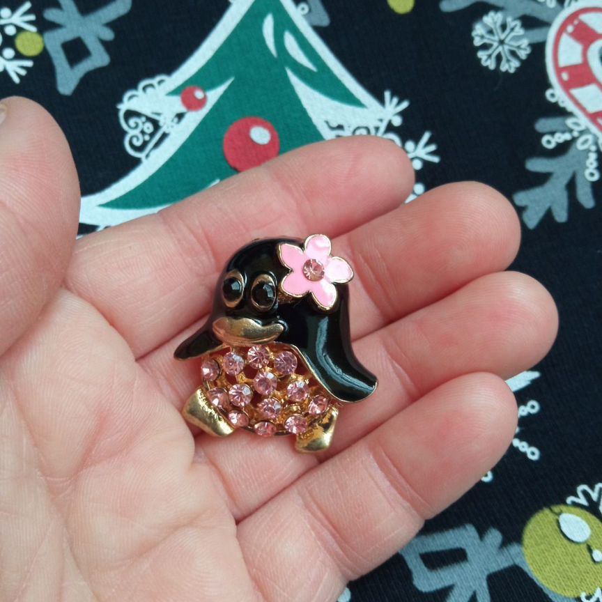 Брошь Значок Новый