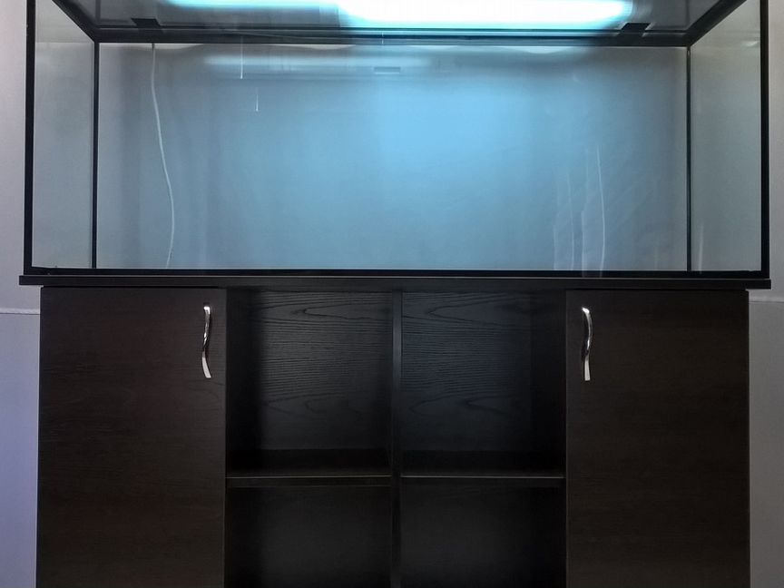 Аквариум на тумбе с крышкой и освещением. 240л