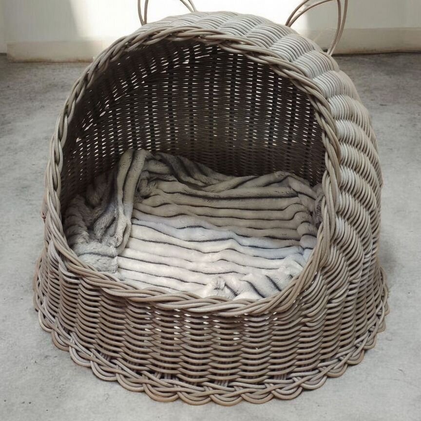 Домик для кошки или собаки из ротанга