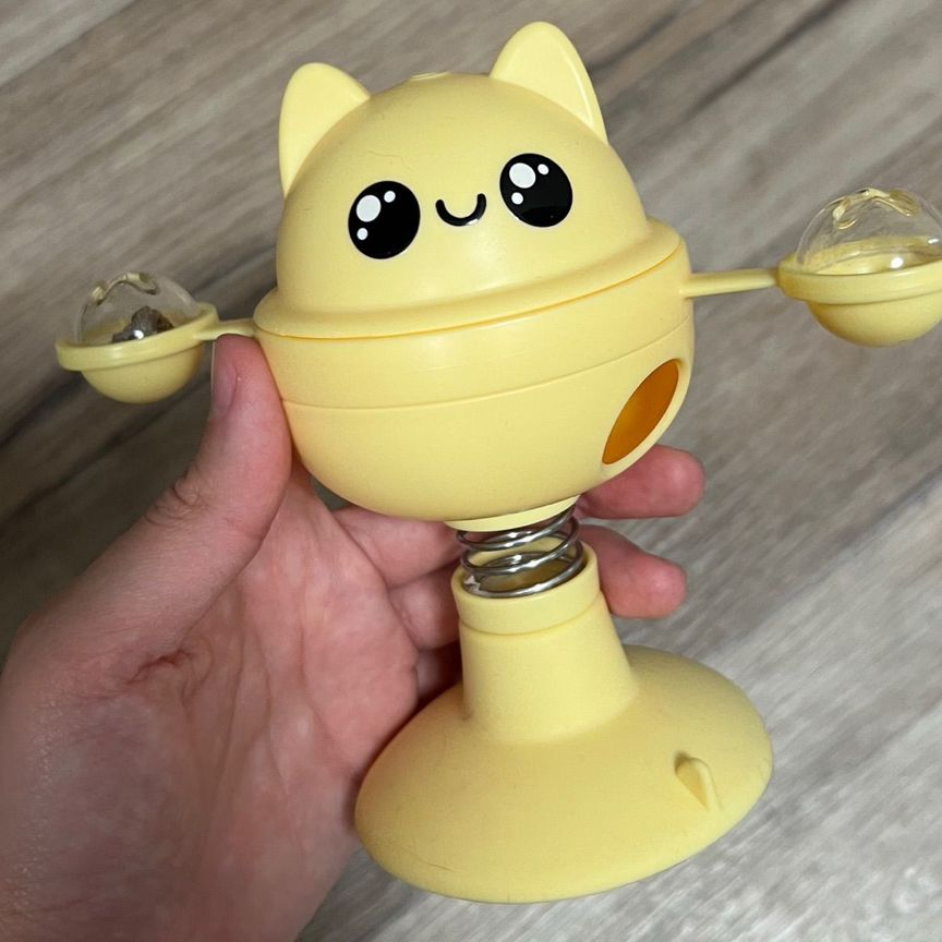 Игрушка-кормушка для кота