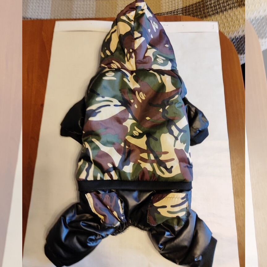 Зимний комбинезон для маленькой собаки