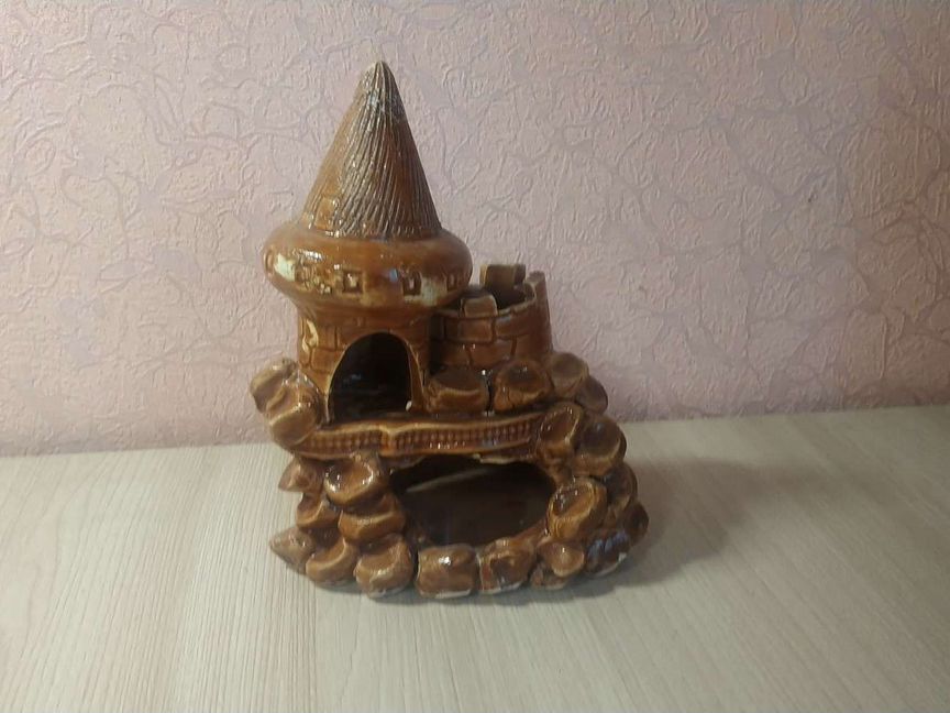 Замок в аквариум
