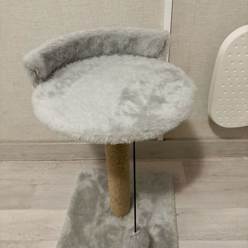 Когтеточка, лоток, миска с автопоилкой