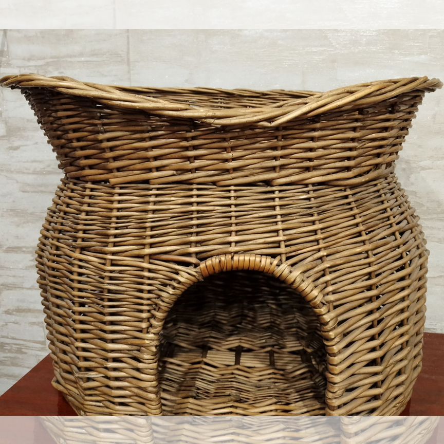 Лежанка для кошек бу