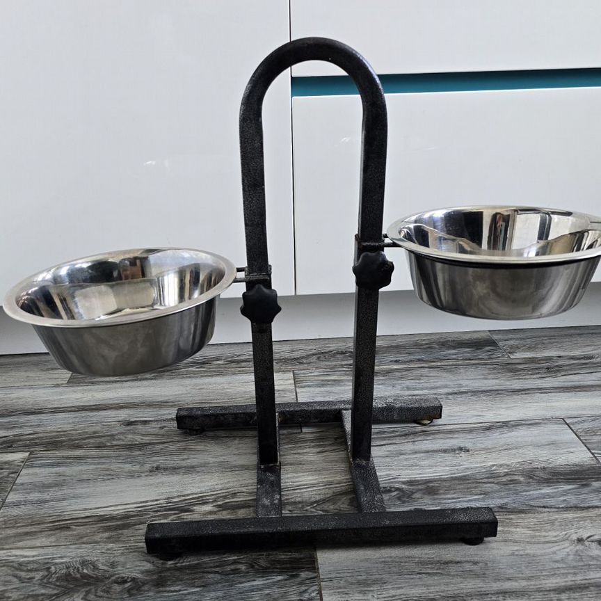 Подставка с мисками для собак