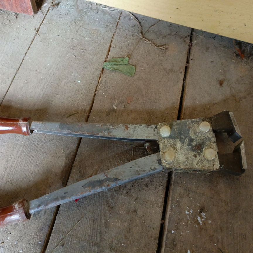 Щипцы для копыт