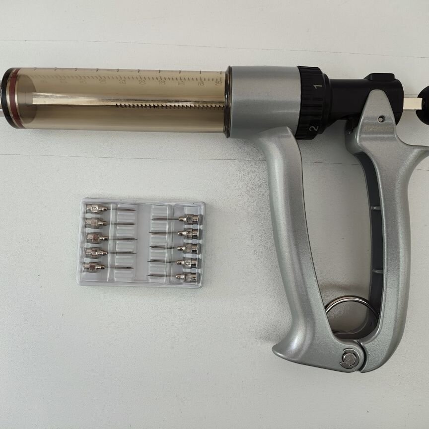 Шприц для животных (коров, овец, свиней)