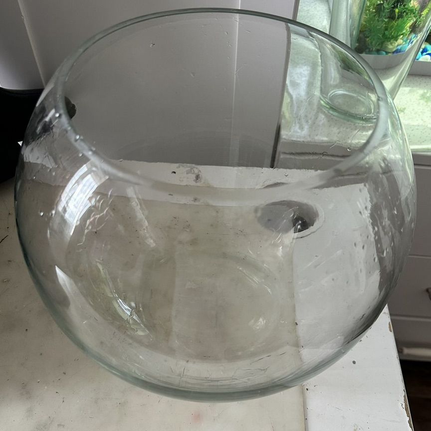 Отдам бесплатно аквариум и принадлежности