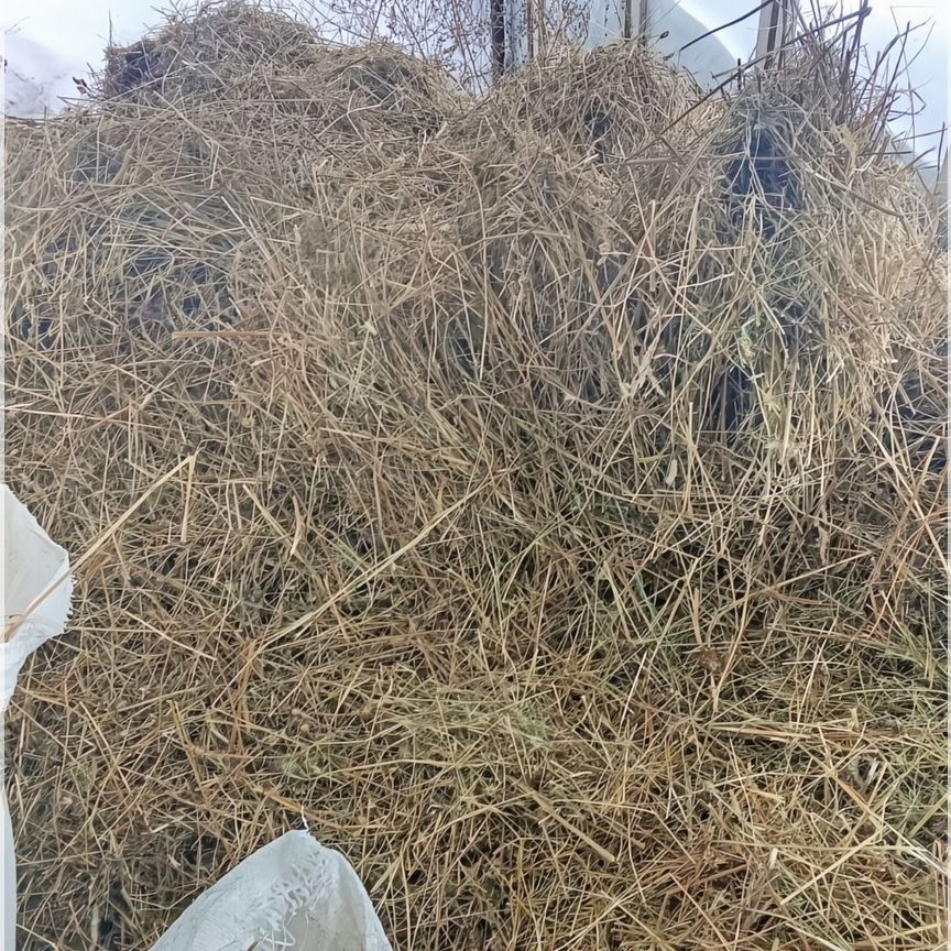 Сено в мешках