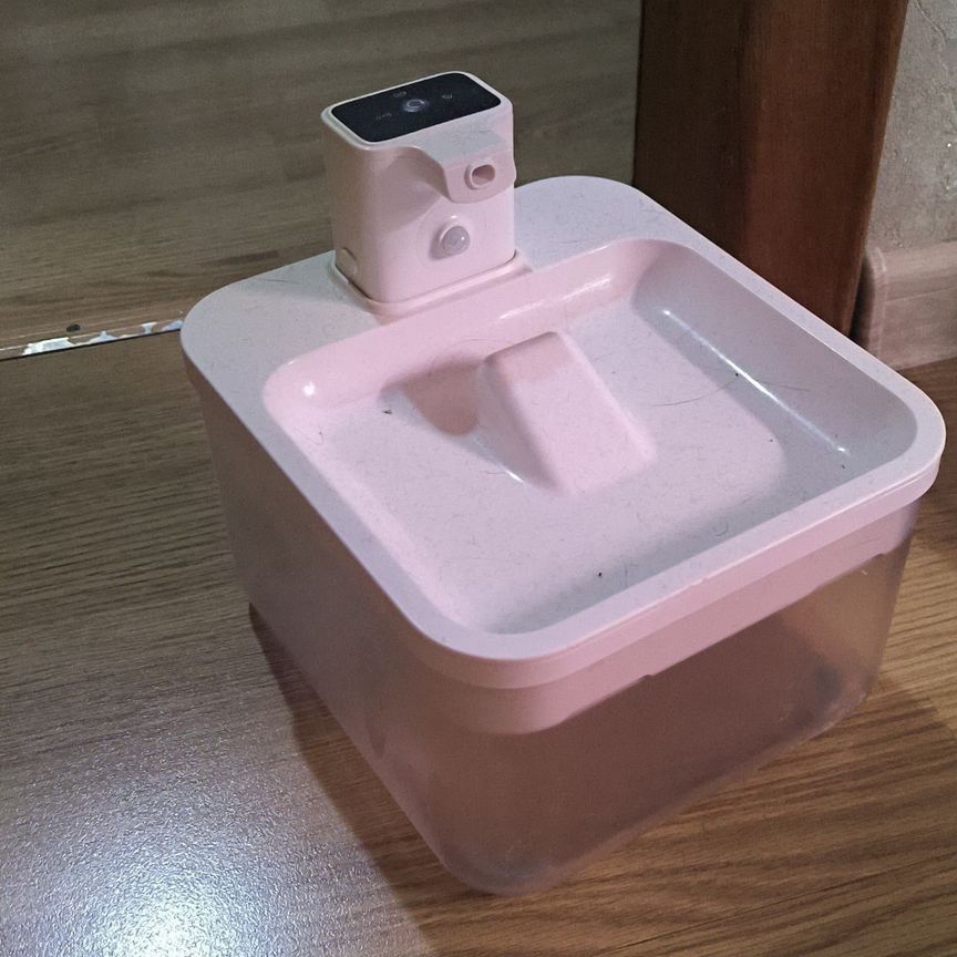 Фонтан поилка для кошек с датчиком движения