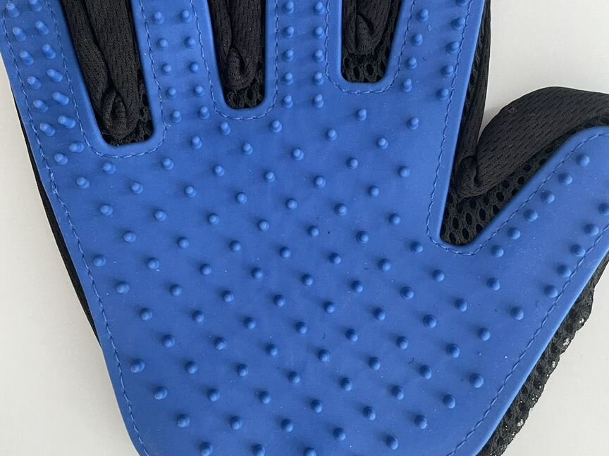 Перчатка для вычесывания шерсти новая