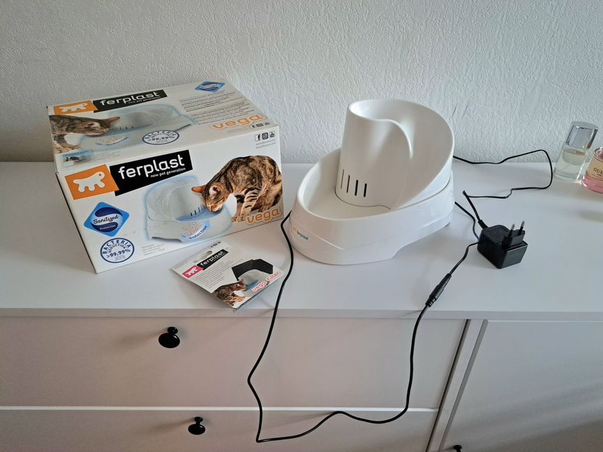 Поилка для кошек Vega Fontanella, 2 л. (б/У)