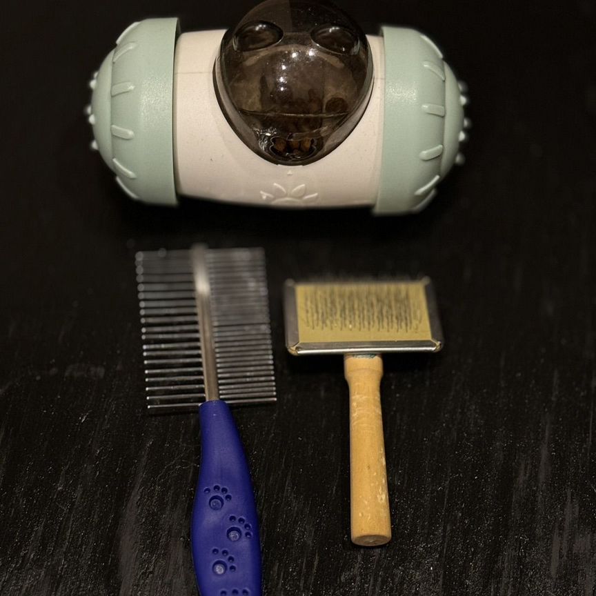 Игрушка и расчески